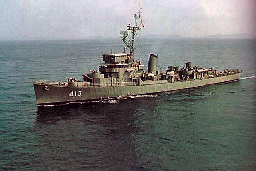 Un barco invisible camuflado de león – En visita de cortesía