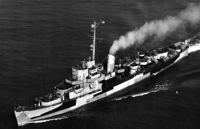Un barco invisible camuflado de león – En visita de cortesía
