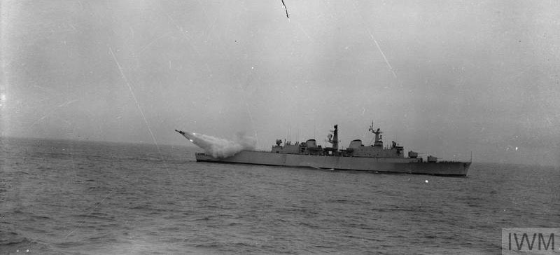 HMS Devonshire y la plataforma Rock N Roll – En visita de cortesía