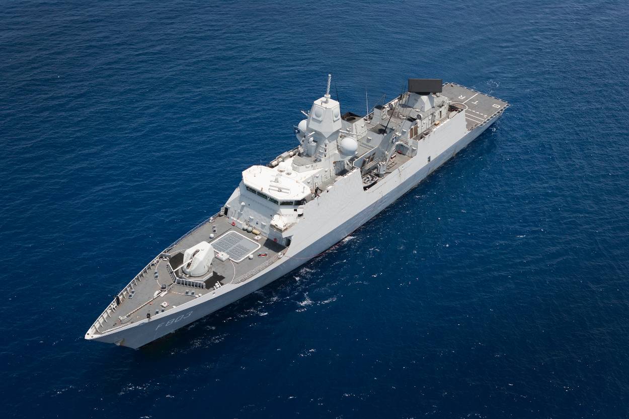 Fragata De Ruyter F-804 – En visita de cortesía