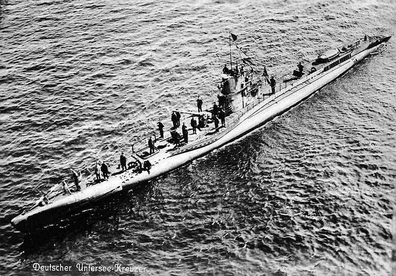 El submarino misterioso – En visita de cortesía