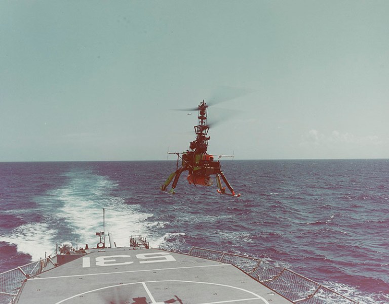 USS Hazelwood, renovarse o morir – En visita de cortesía