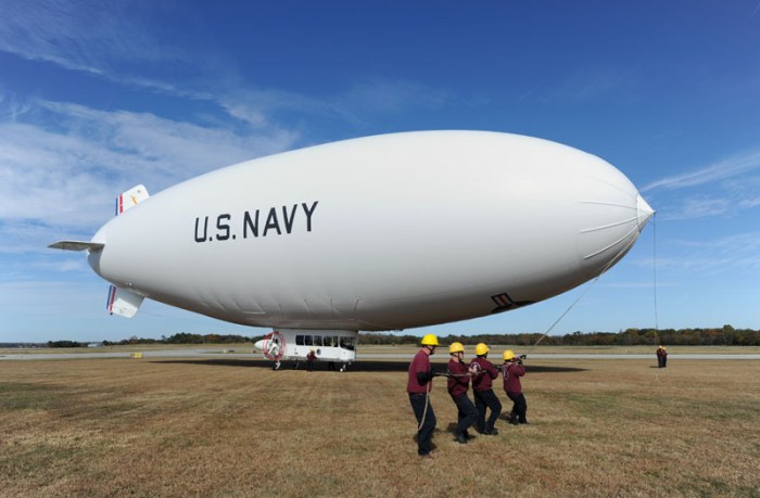 Portaaviones USS Mindoro y las aeronaves más ligeras que el aire | En ...