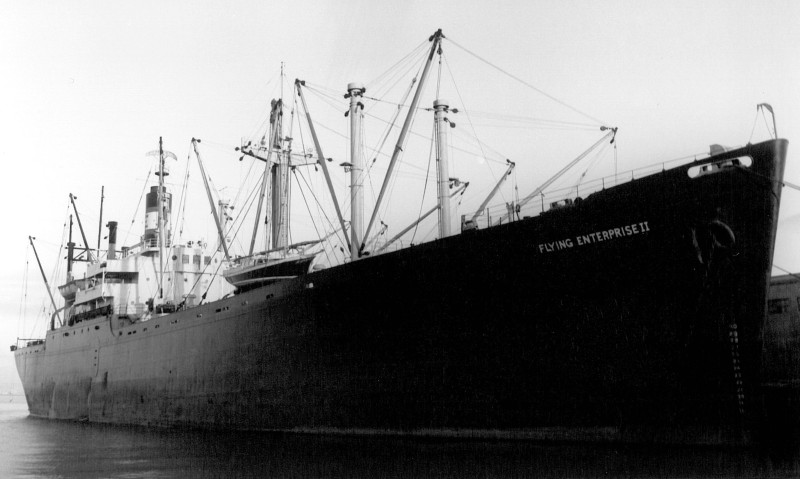 Capitán Kurt Carlsen y sus dos Flying Enterprise – En visita de cortesía