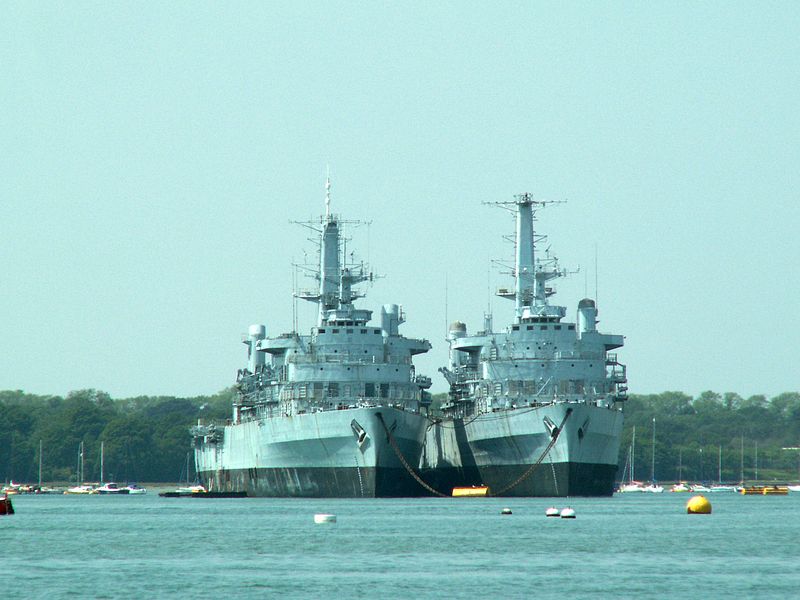 HMS Fearless al servicio de Su Majestad – En visita de cortesía