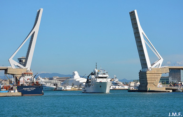 El buque indomable de Victor Vescovo – En visita de cortesía