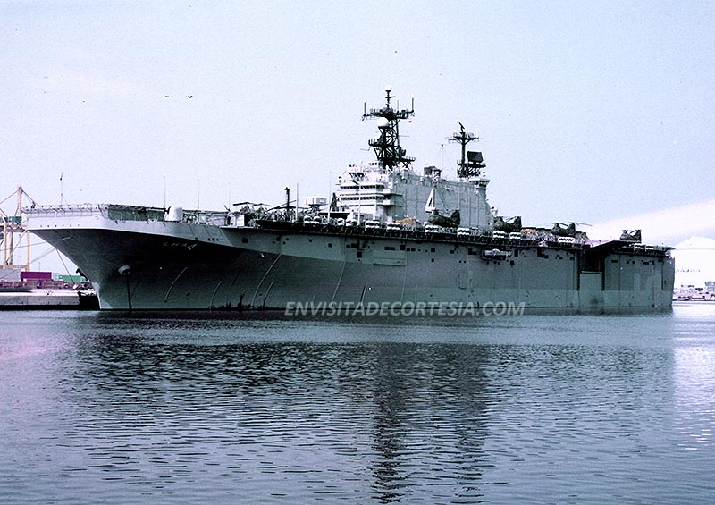 El polivalente USS Nassau – En visita de cortesía