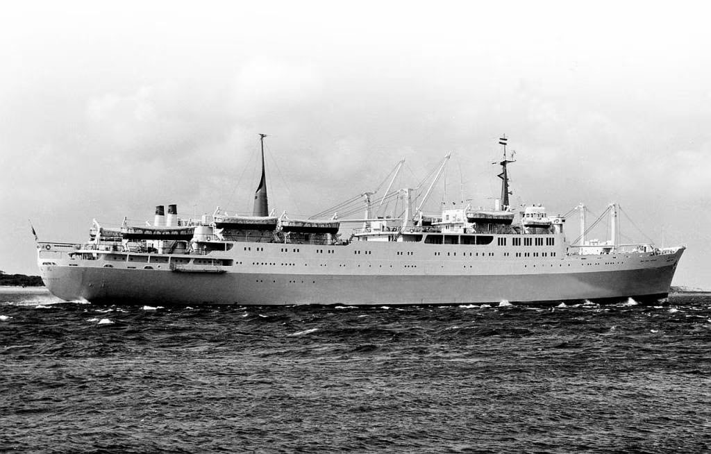 Una feria flotante – En visita de cortesía