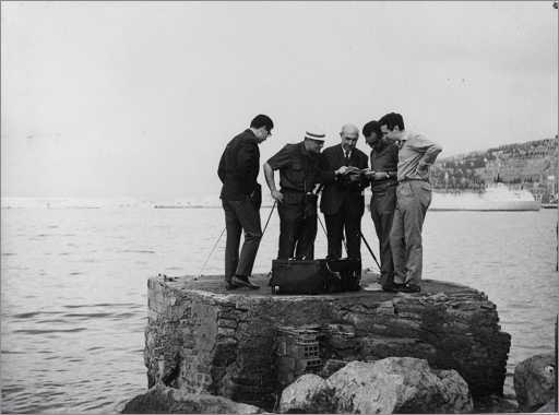 Fotógrafos navales de antaño – En visita de cortesía