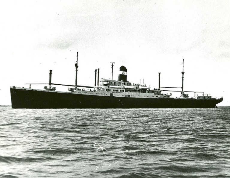 Un transporte de ataque, un transatlántico y un buque escuela – En ...